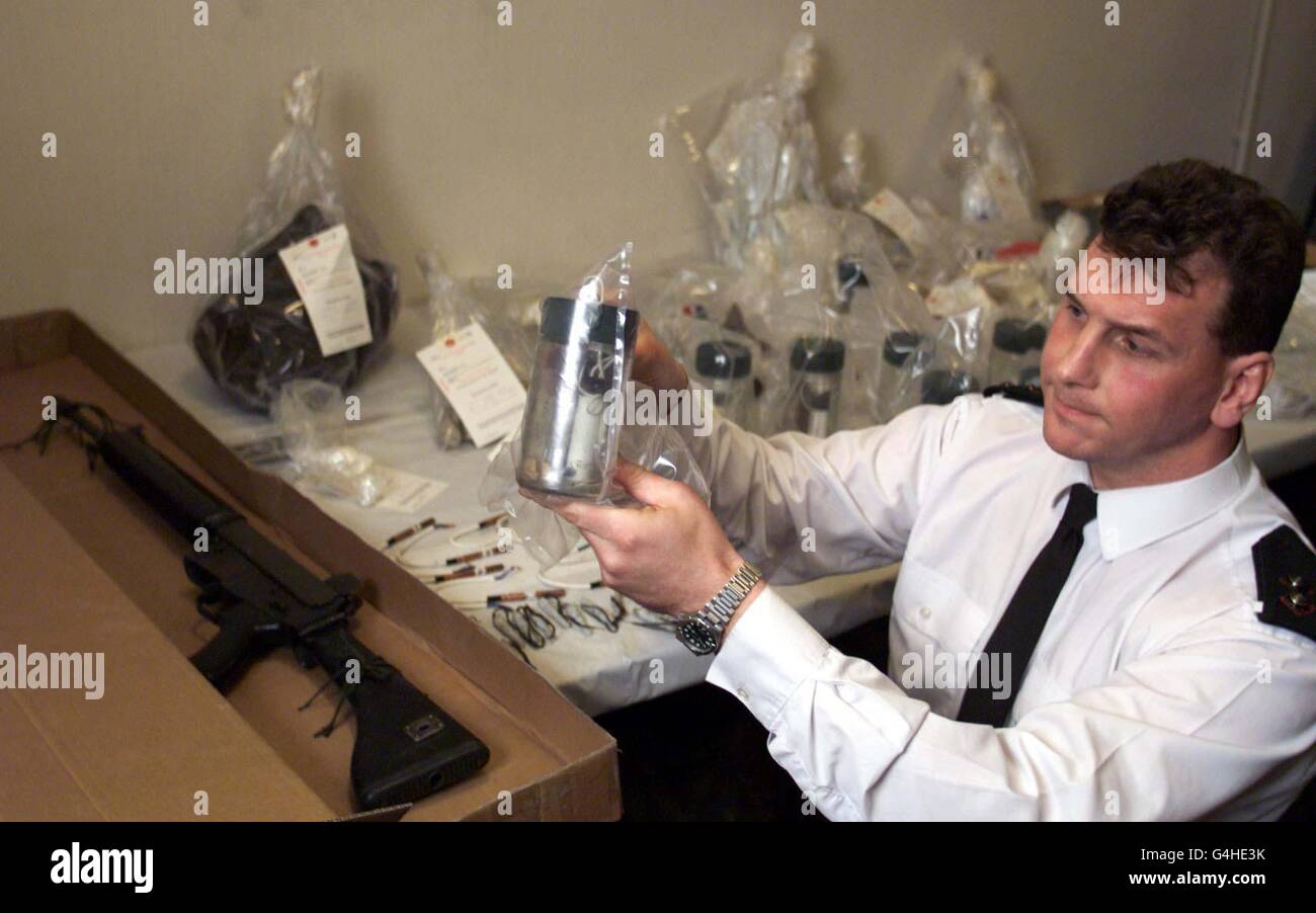 Bomb n hi-res stock photography and images - Alamy