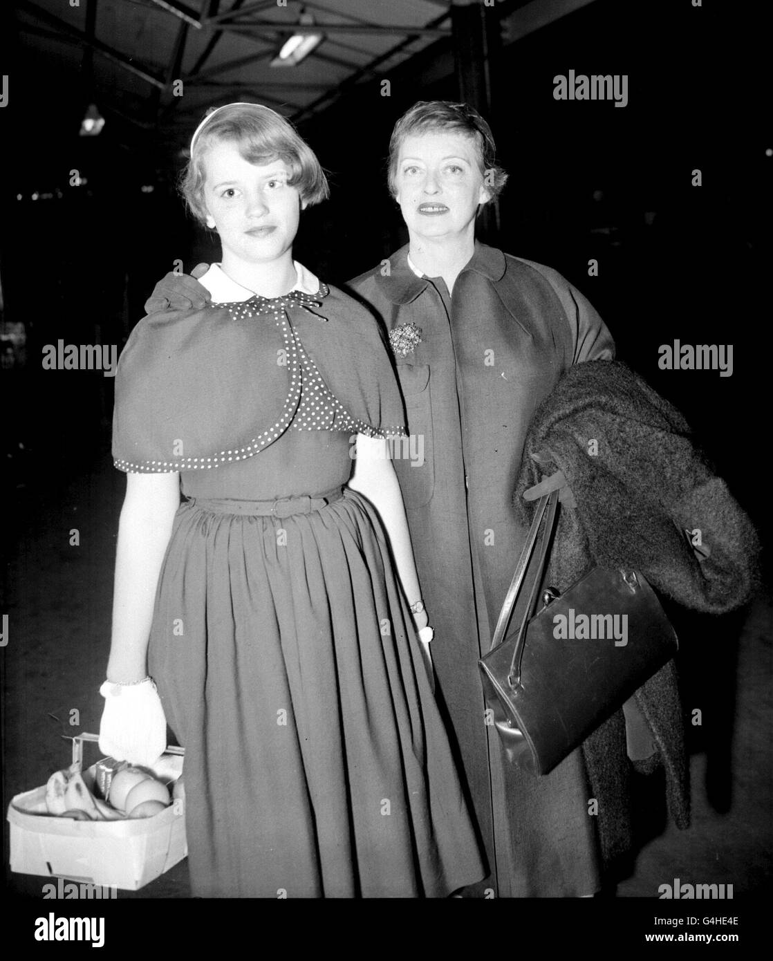 FILM ACTRESS BETTE DAVIS WITH HER 11-YEAR OLD DAUGHTER BARBARA DAVIS ...