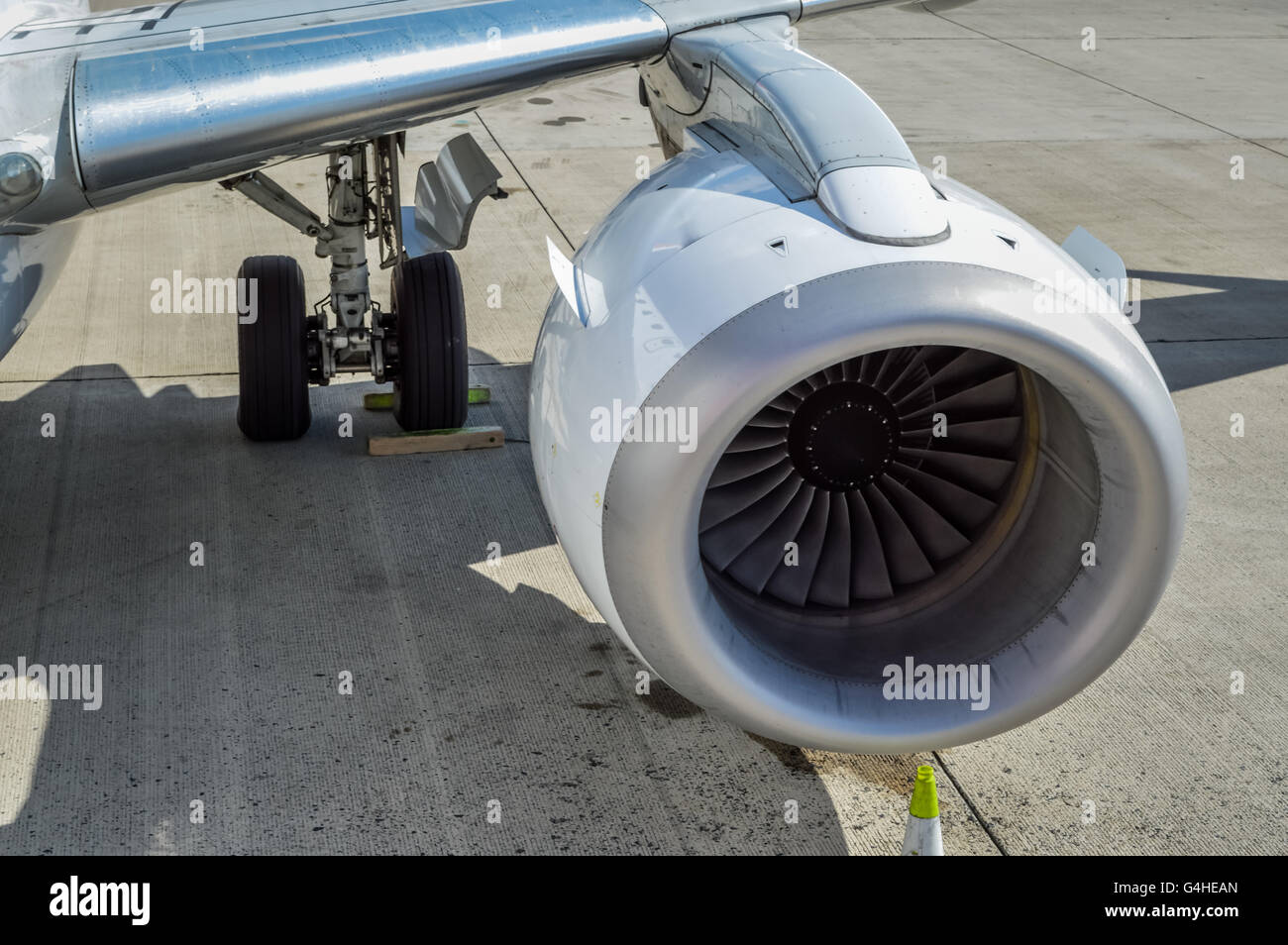 Airplane and engine before take off close up Stock Photo - Alamy