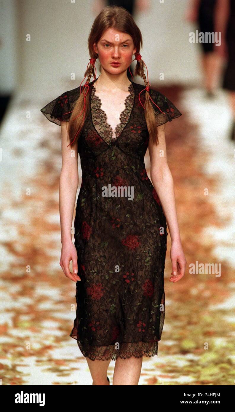 Ronit Zilkha fashion/black dress Stock Photo - Alamy