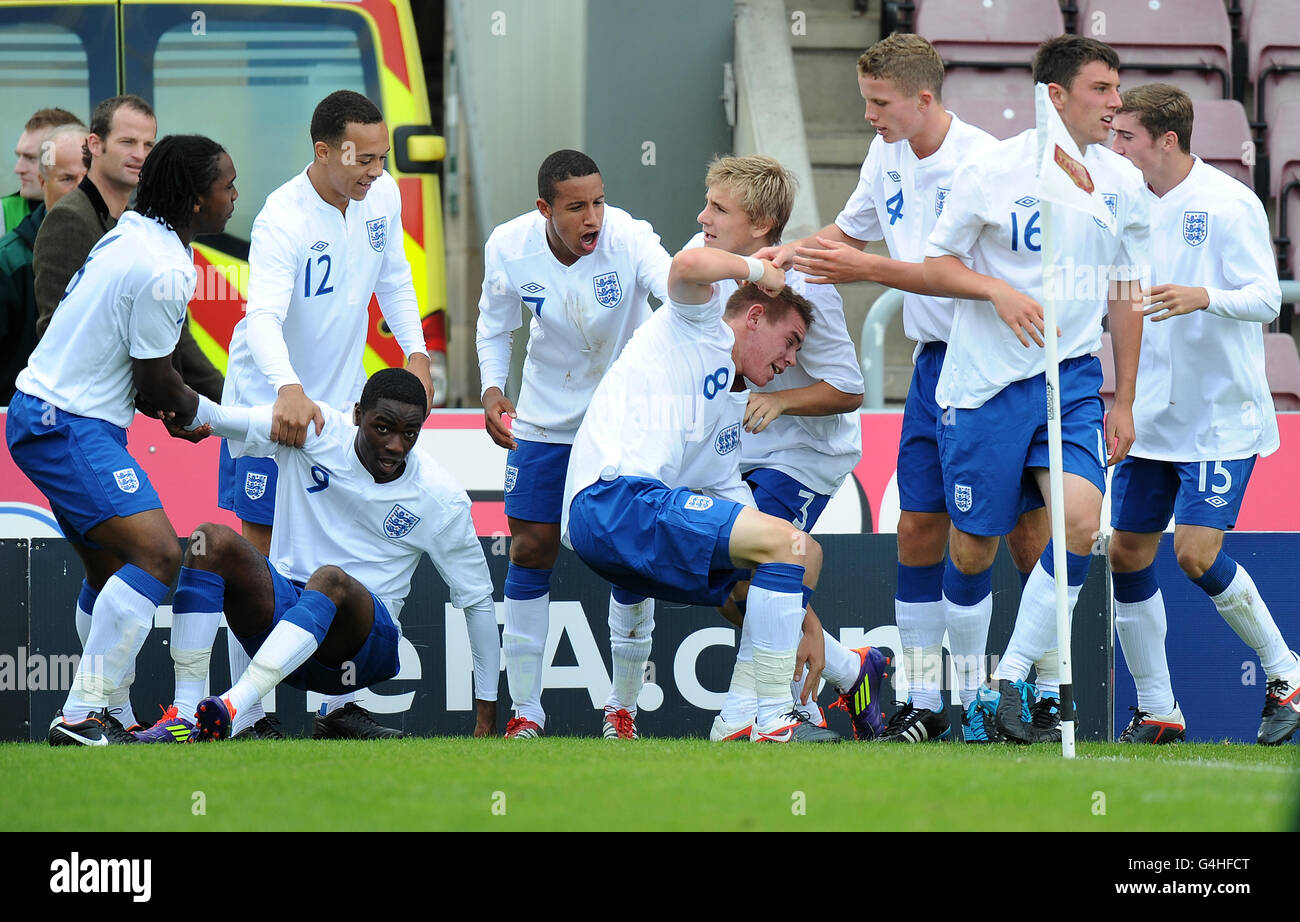 England's players celebrate as Jack Jebb (centre number 8) scores the ...