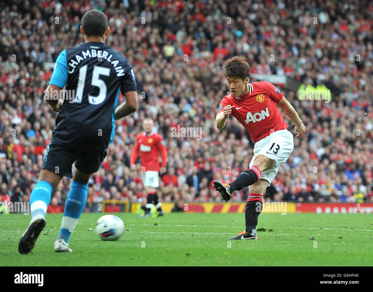 Manchester United's Ji-Sung Park (right) scores his side's sixth goal ...