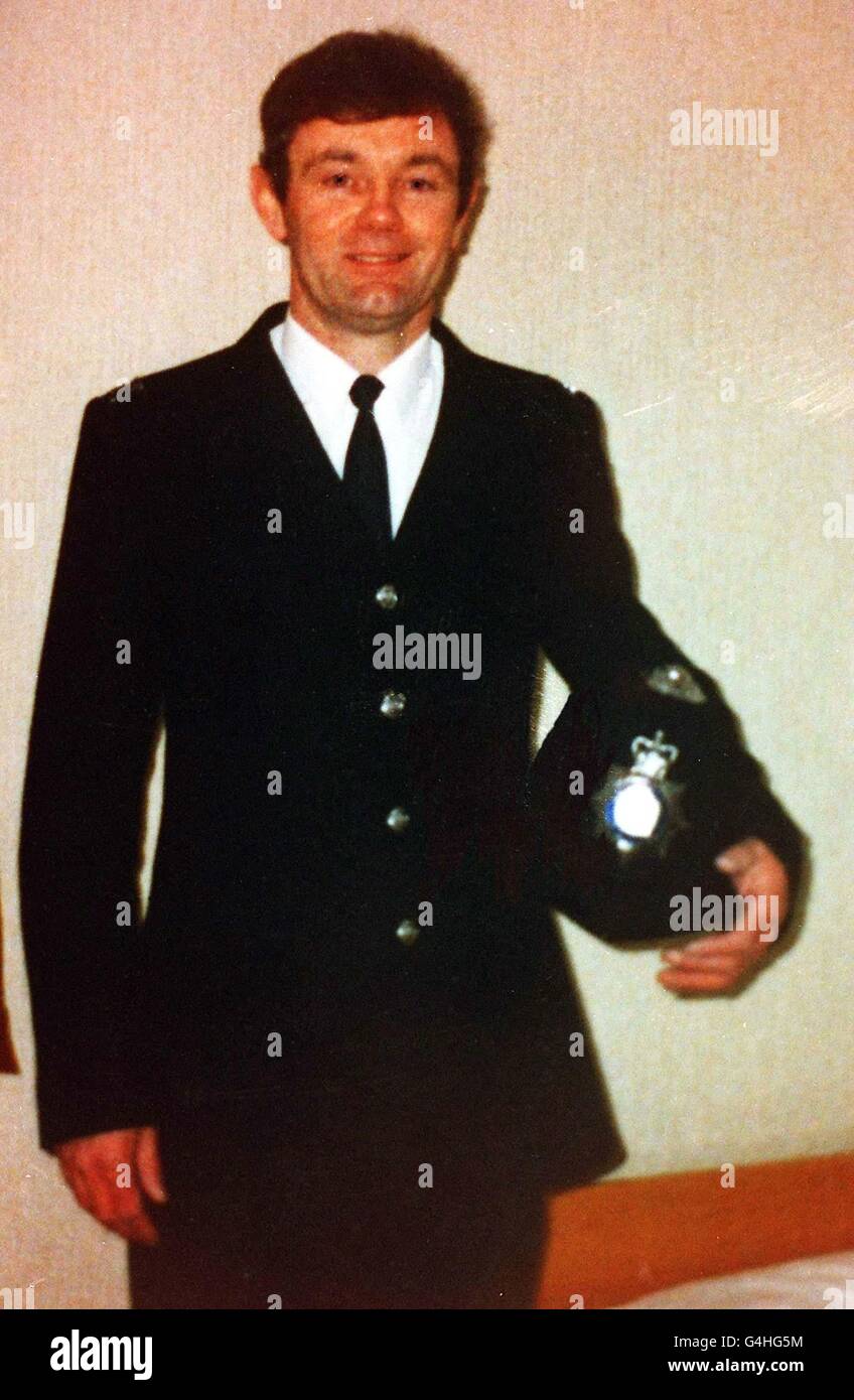 PC Patrick Dunne. 19/10/2003: Detectives hunting the killer of ...