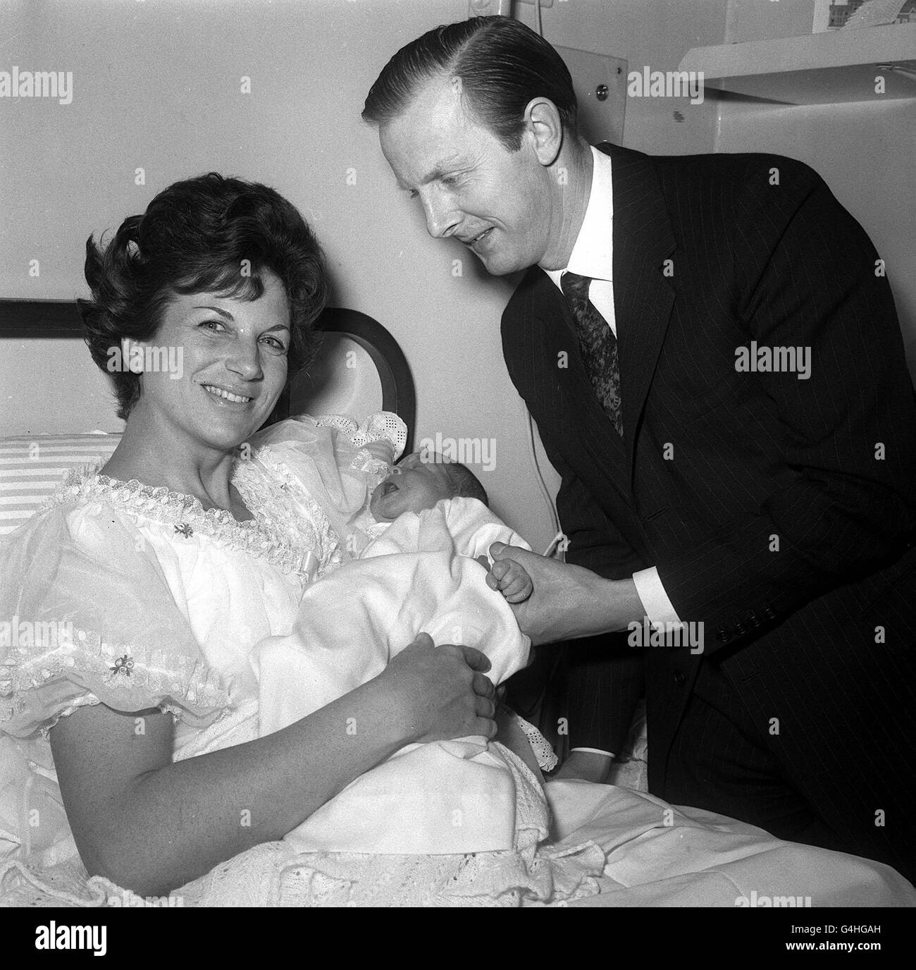 PA NEWS PHOTO 24/4/64 JOHN ADDISON WITH HIS WIFE PAMELA AND THEIR NEW ...