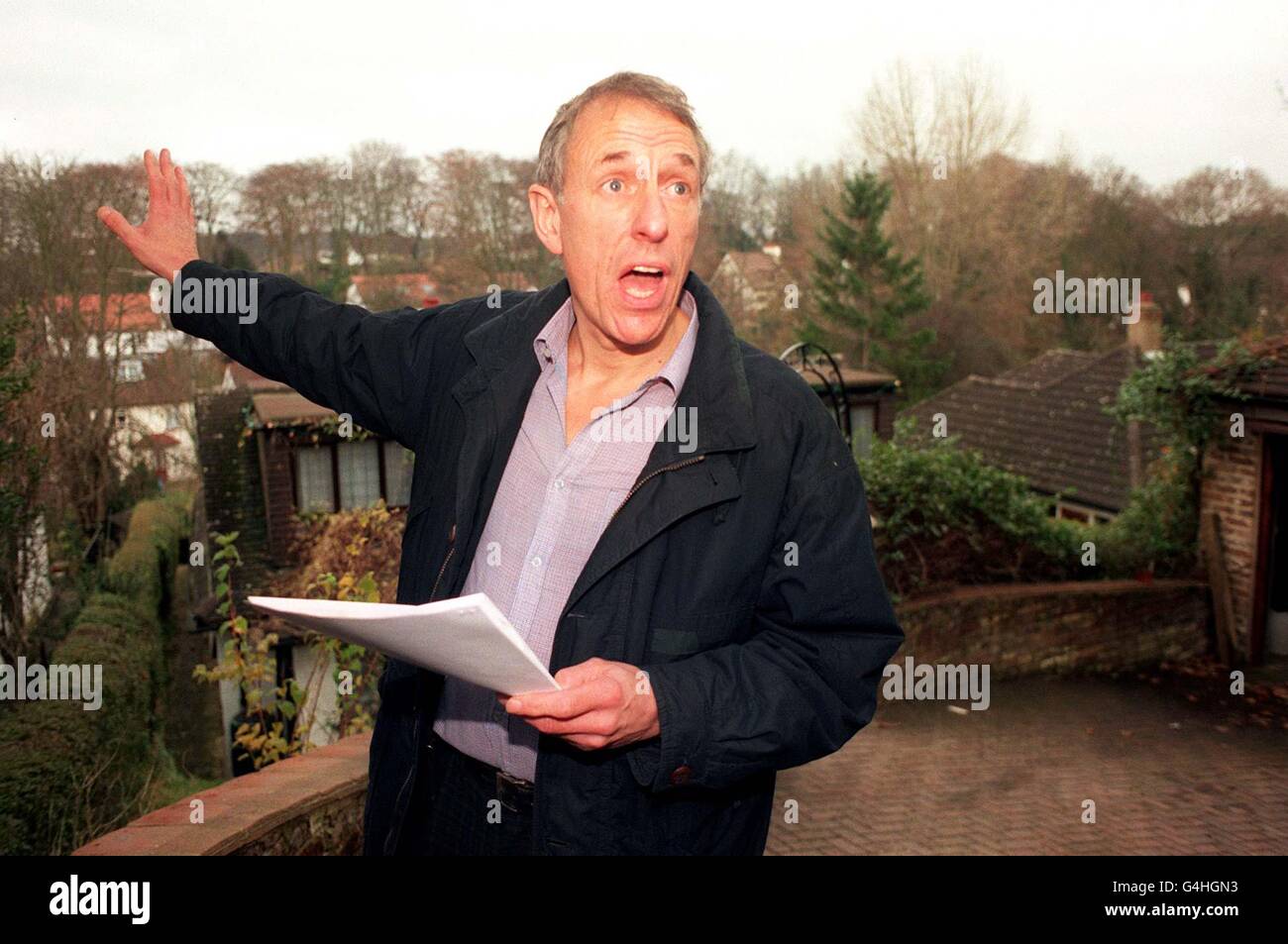 Builder barry cripps and his wife linda hi-res stock photography and ...