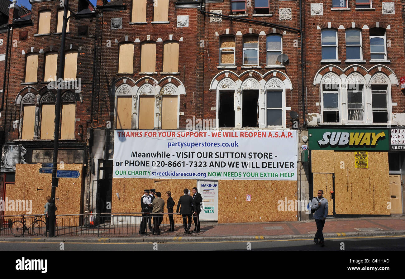 Shadow home secretary yvette cooper centre shown around clapham hi-res ...