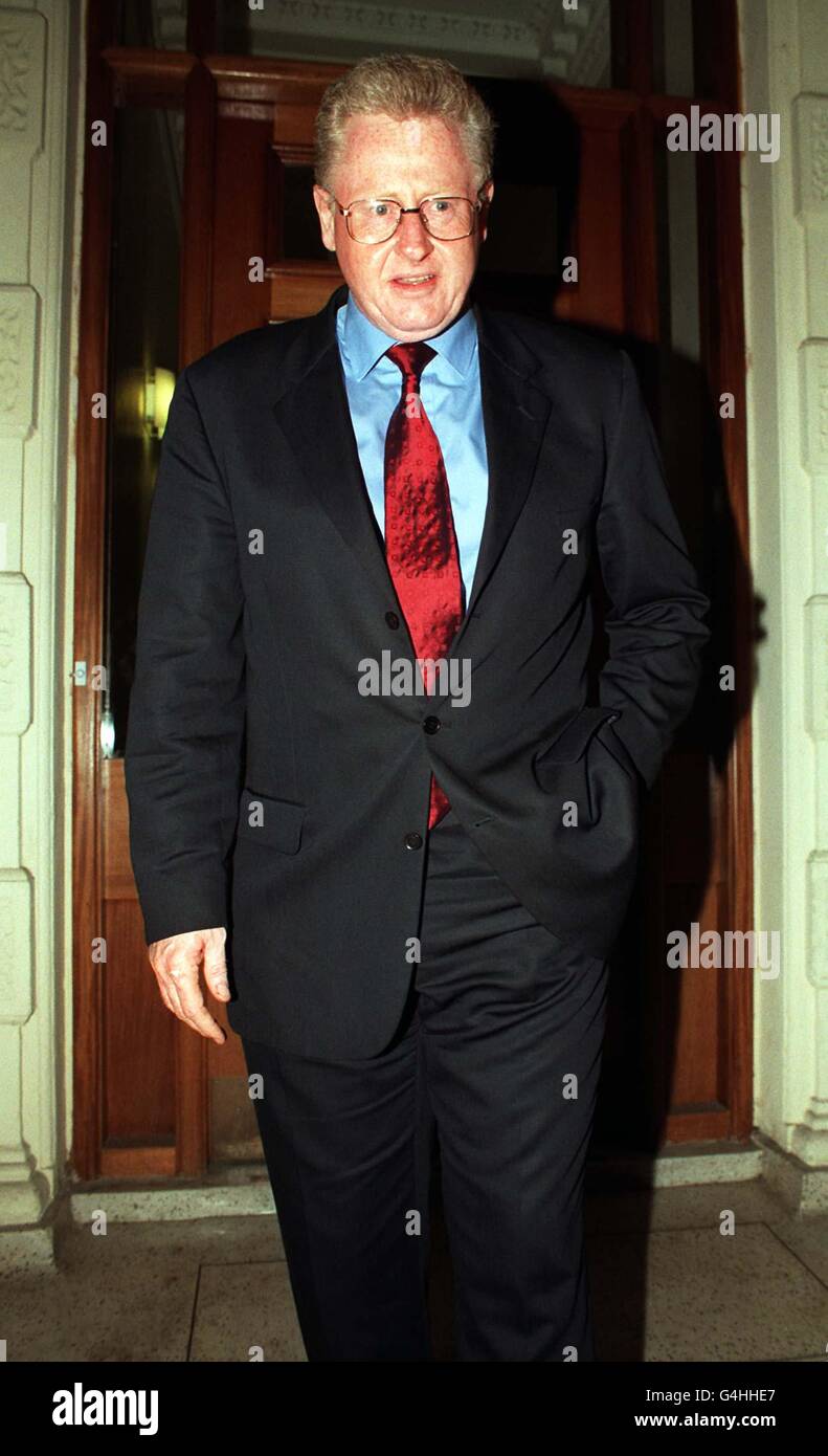 Graham Kelly/Leaving FA HQ Stock Photo - Alamy