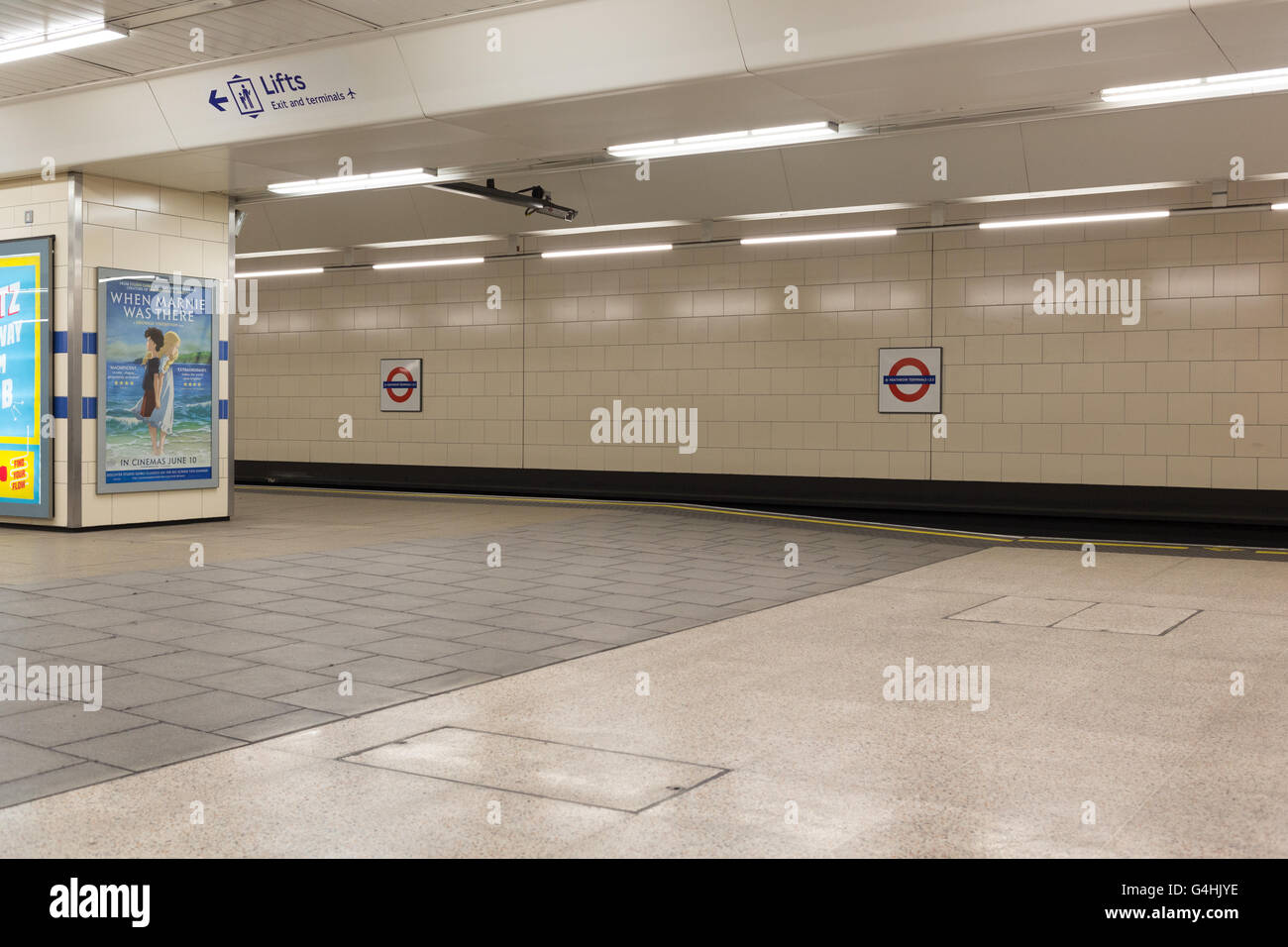 Heathrow Terminals 1,2,3 TFL underground platform Stock Photo - Alamy