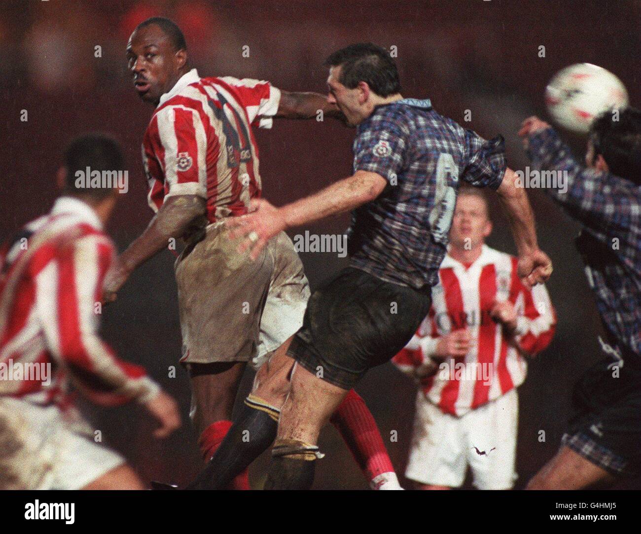 Soccer john gayle hi-res stock photography and images - Alamy