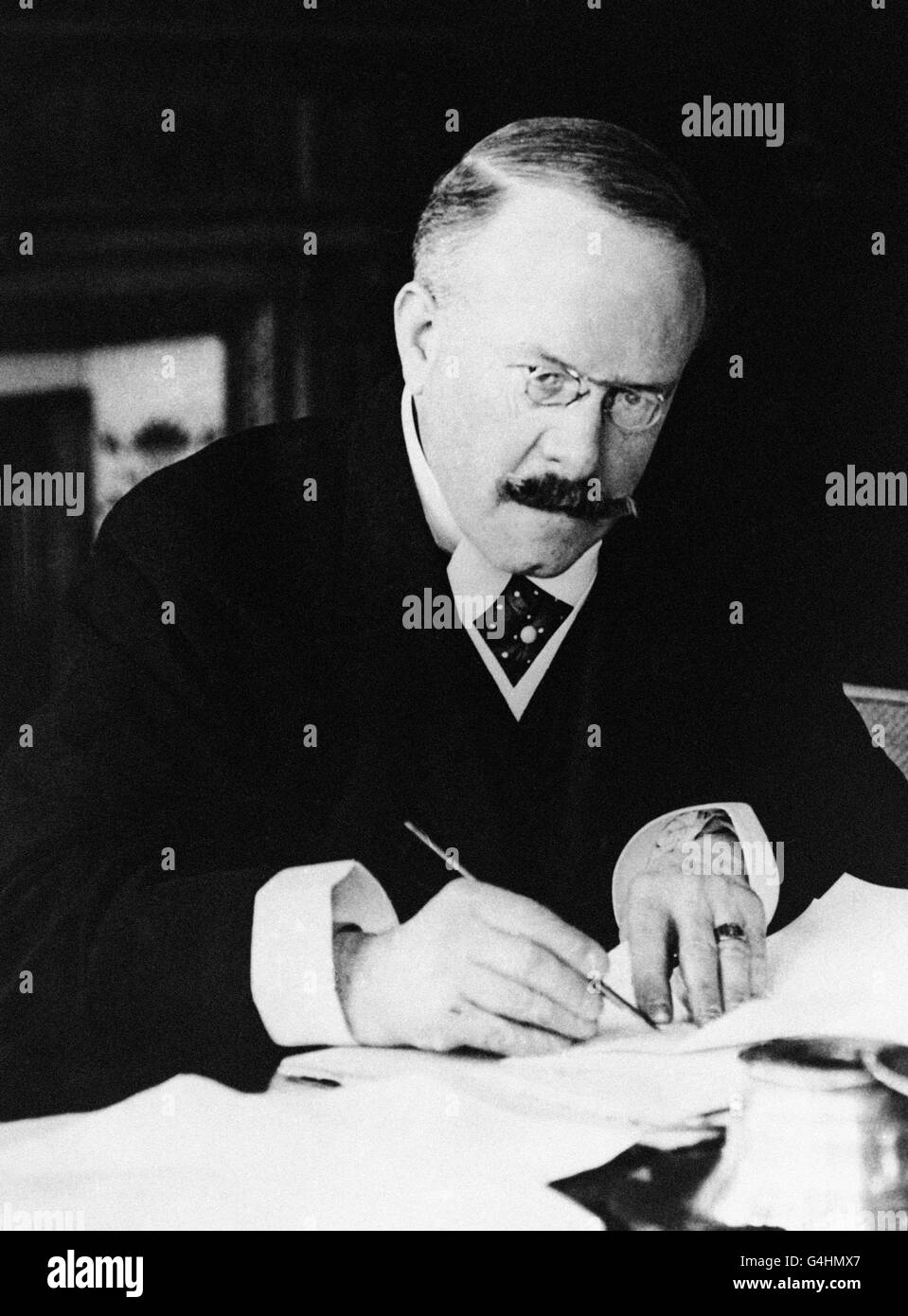 Thomas john barnardo hi-res stock photography and images - Alamy