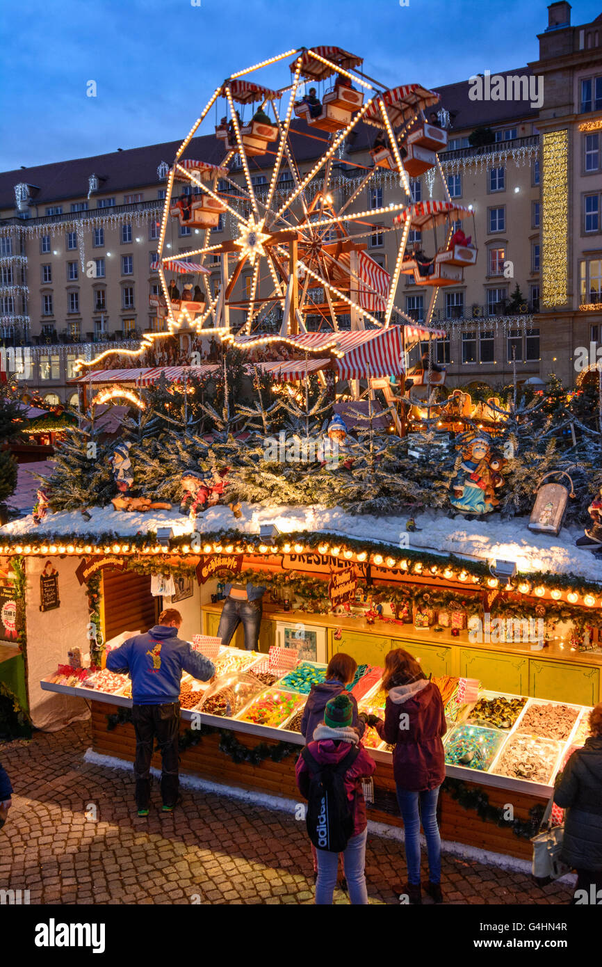 Striezelmarkt (Christmas market) at square Altmarkt, Germany, Sachsen ...
