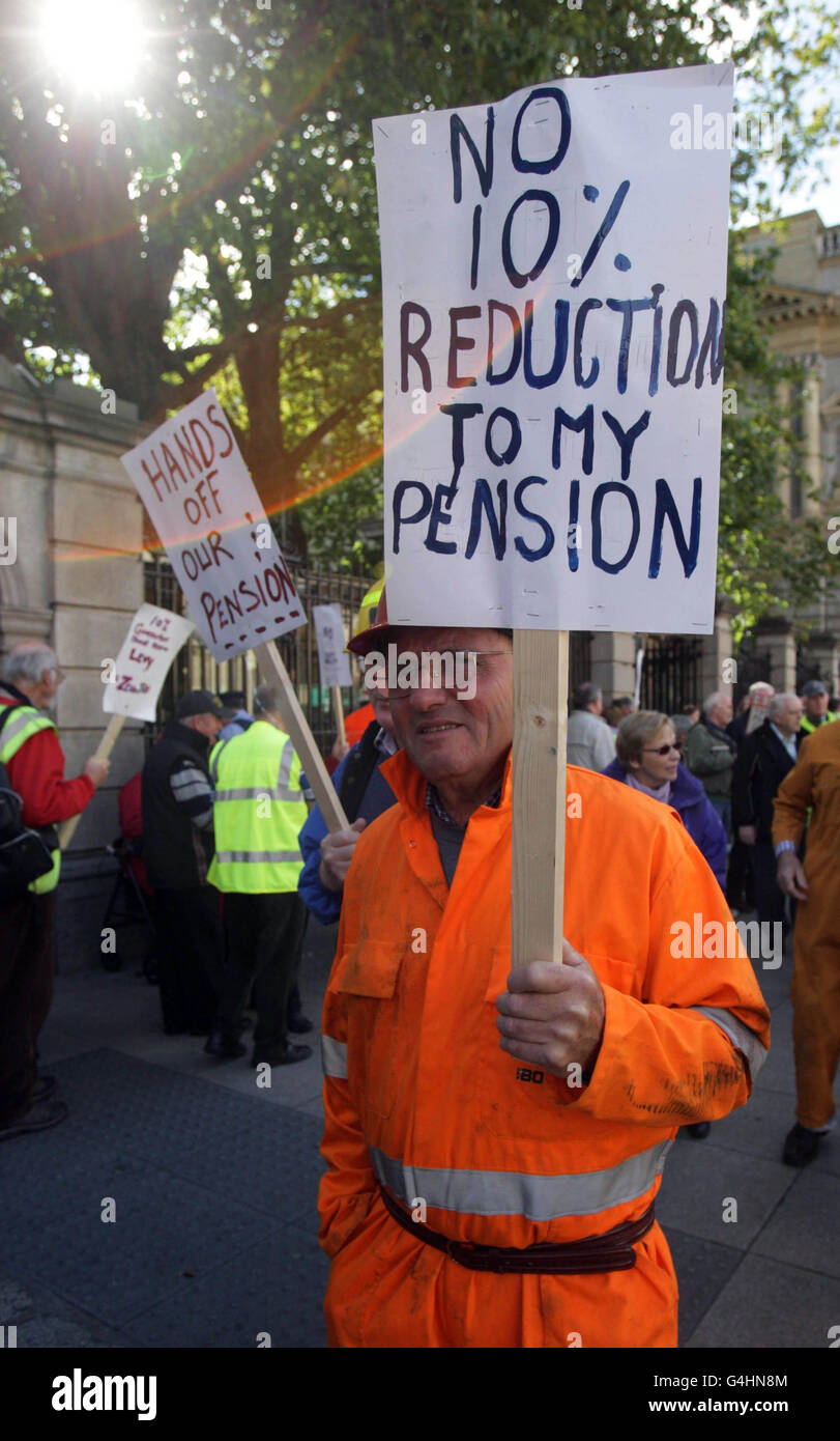 TDs return to the Dail Stock Photo - Alamy