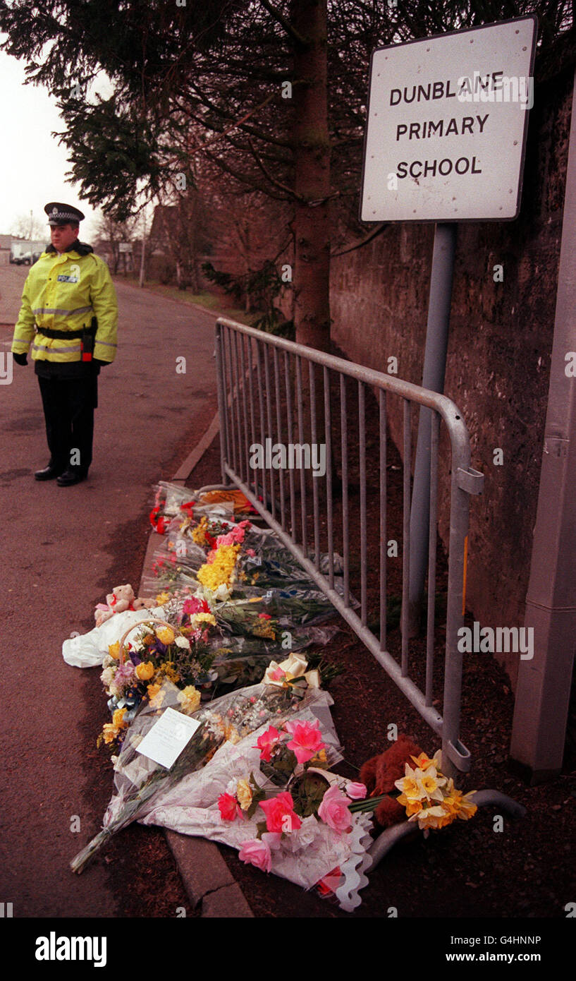 Dunblane school children hi-res stock photography and images - Alamy