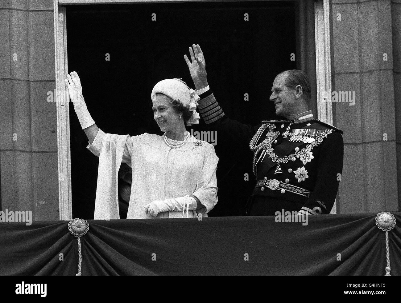 Queen Of England Waving
