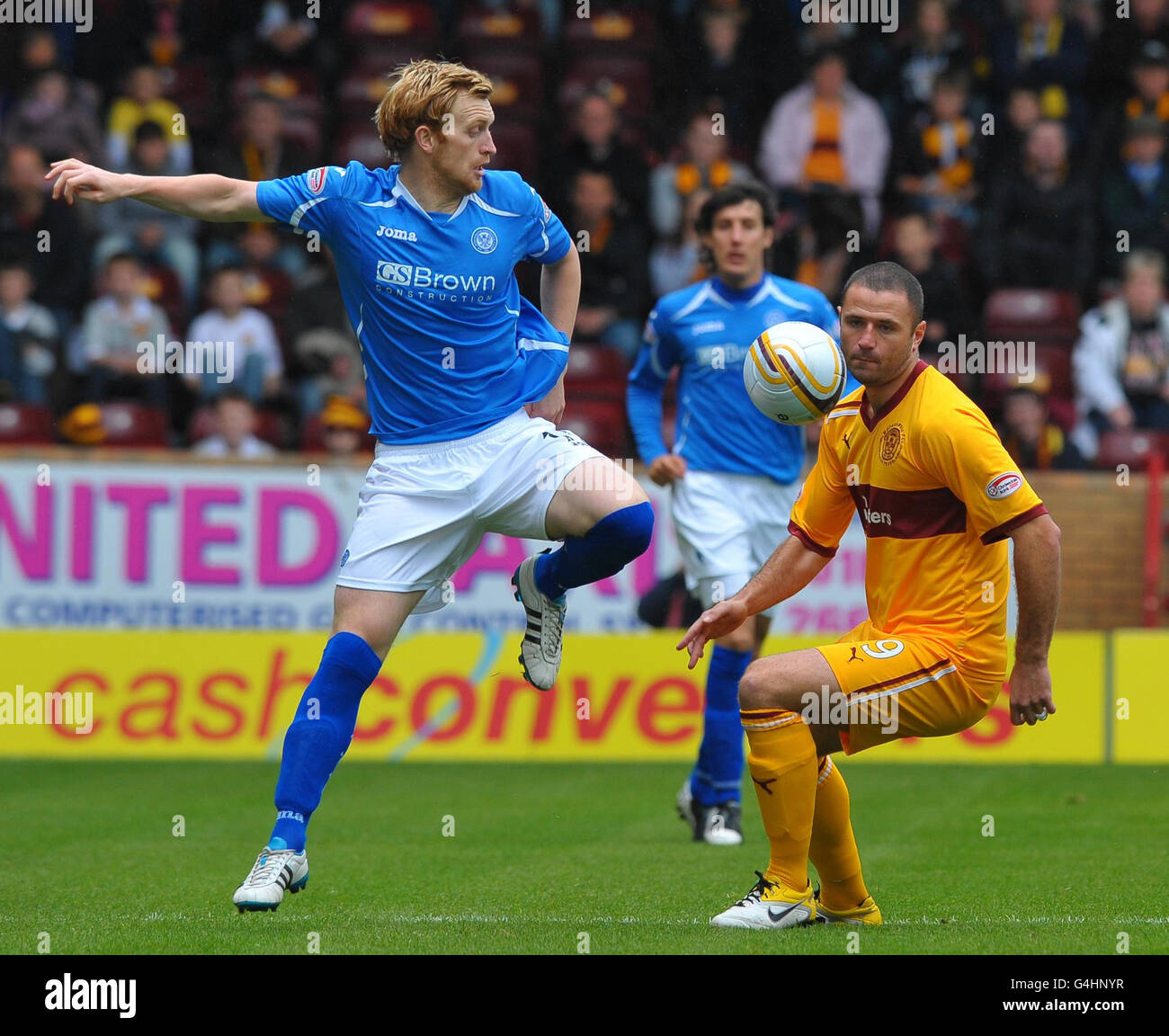 St Johnstone's Liam Craig in action with Motherwell's Michael Higdon ...