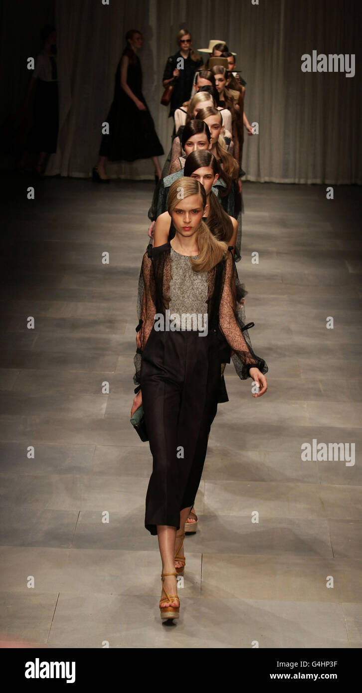Jaeger Catwalk - London Fashion Week Stock Photo - Alamy
