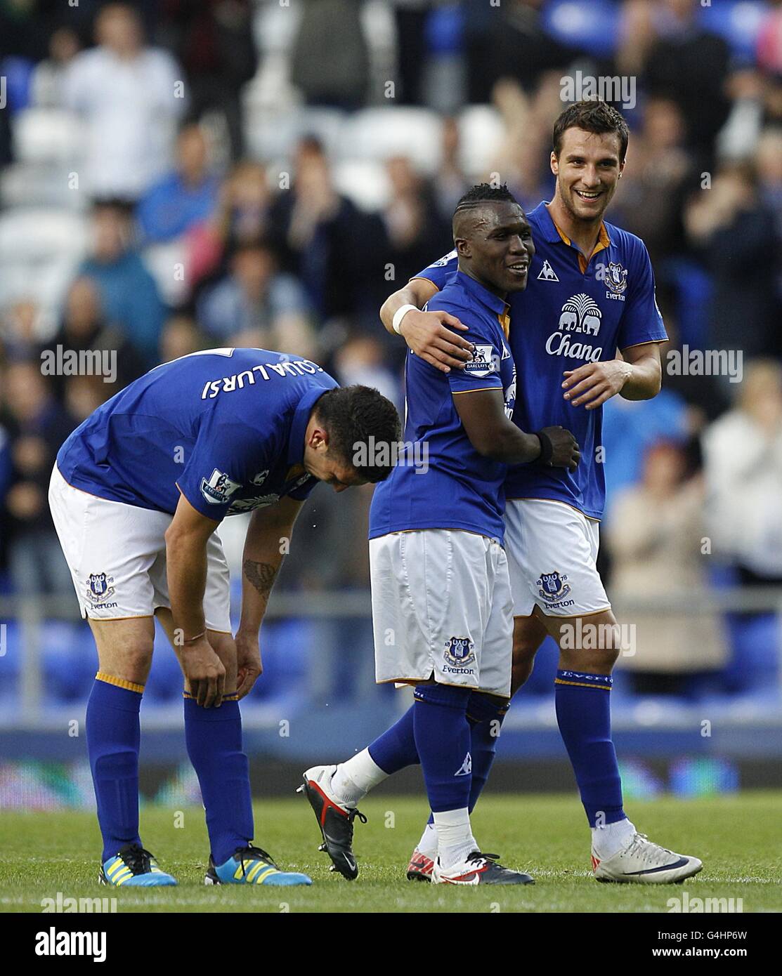 Everton's Roysten Drenthe (centre) celebrates victory after the final ...