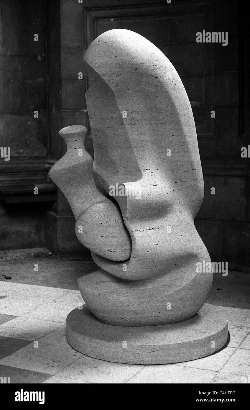 Henry moore portrait hi-res stock photography and images - Alamy