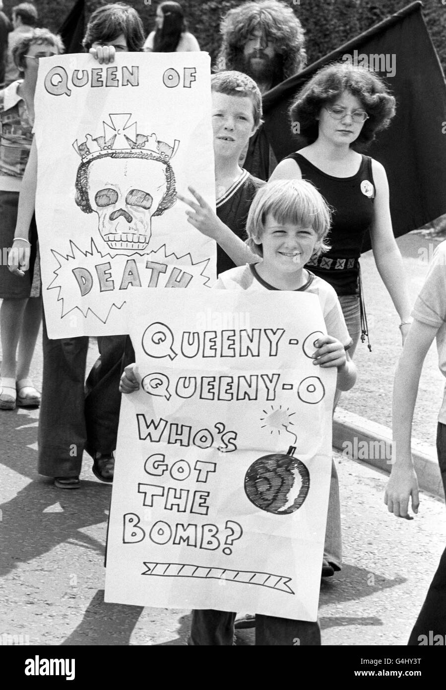 Royalty - Queen Elizabeth II Silver Jubilee - Northern Ireland Stock ...