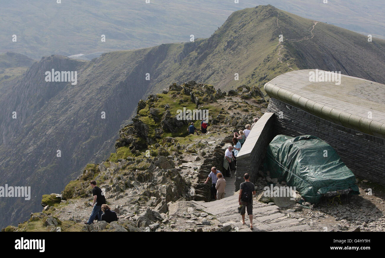 Car abandoned up snowdon hi-res stock photography and images - Alamy