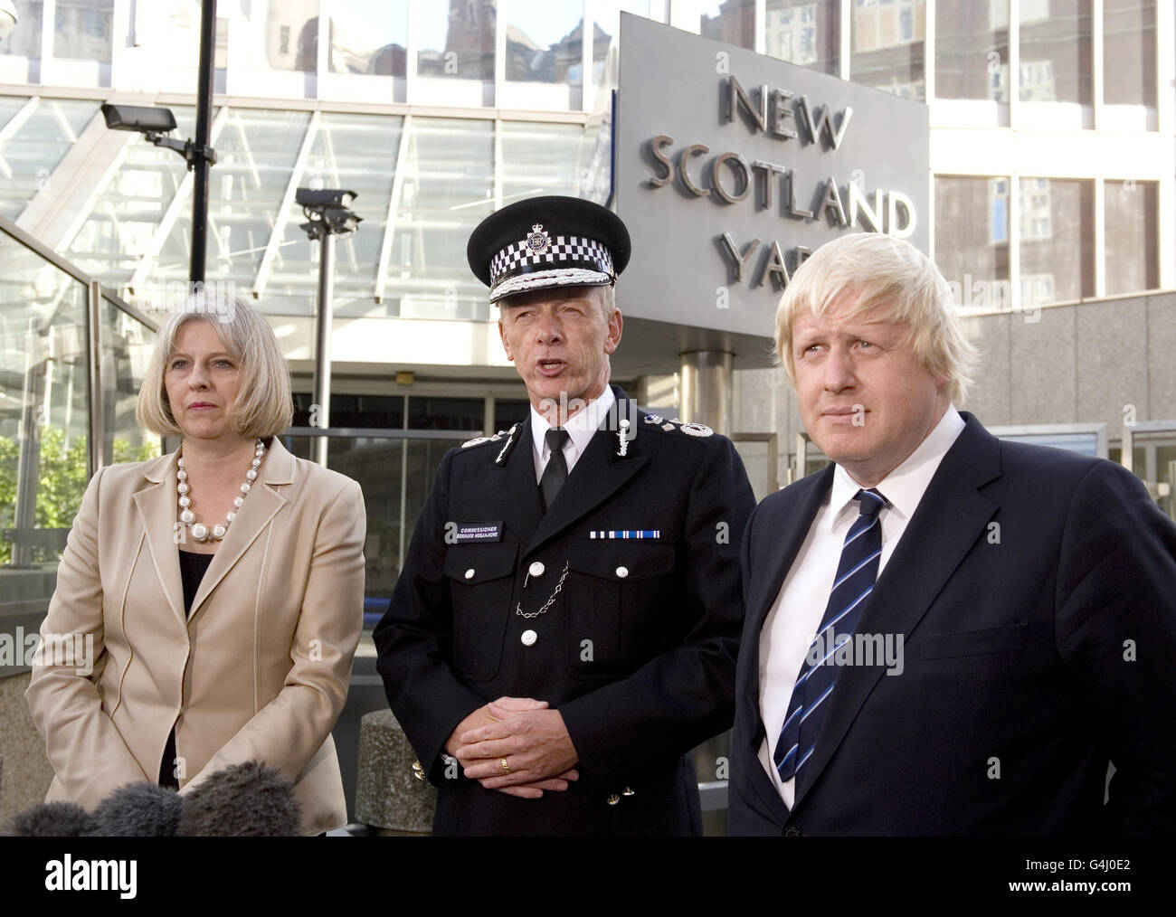 New Metropolitan Police Commissioner Bernard Hogan-Howe (centre) stands ...