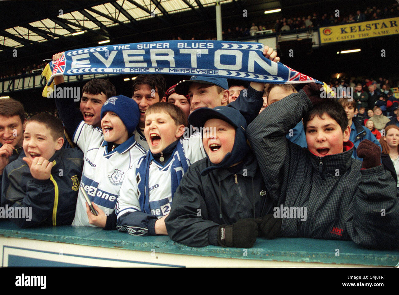 Everton fans cheer on team hi-res stock photography and images - Alamy