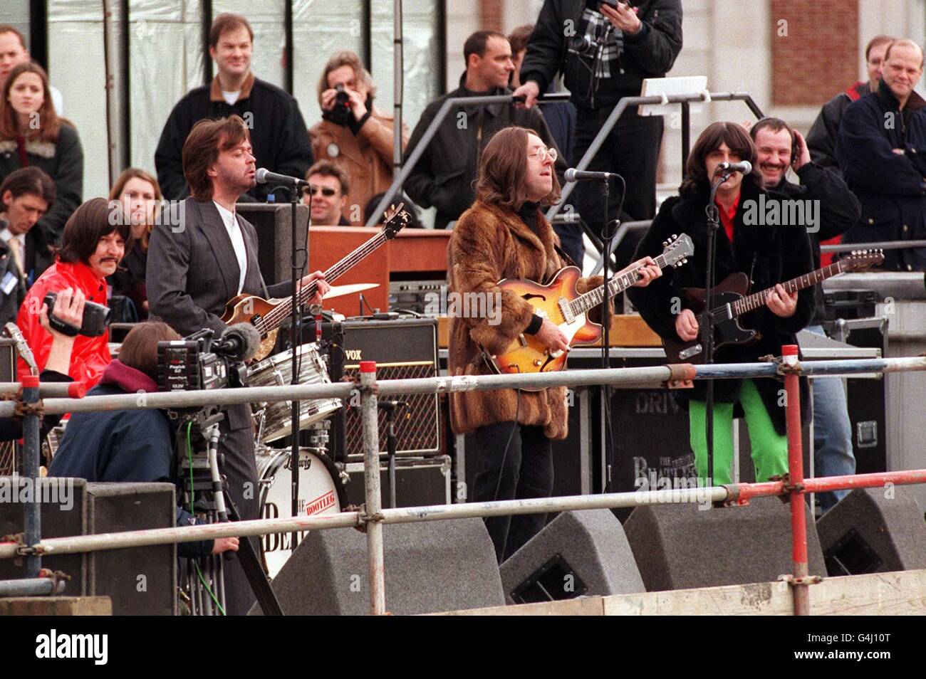 Bootleg beatles play on roof hi-res stock photography and images - Alamy