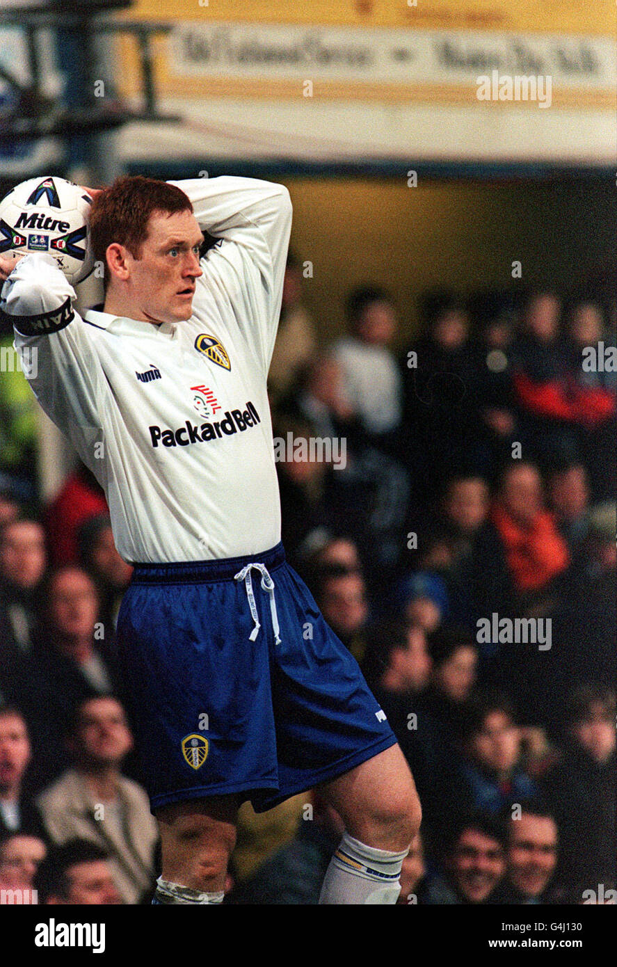 David Hopkins throw-in: FA Cup Stock Photo - Alamy