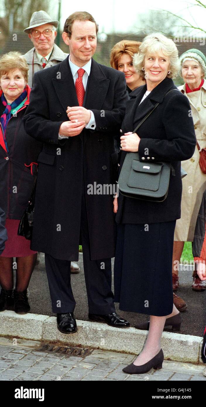 Charles and Camilla lookalikes Guy Ingle and Wendy Ellis, wait for the ...