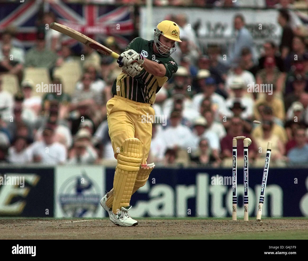 Opening australian batsman adam gilchrist hi-res stock photography and ...
