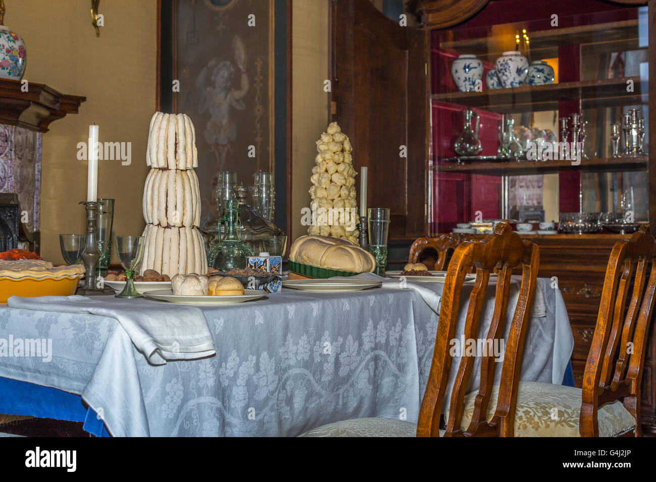 Old dinner room with food Stock Photo - Alamy