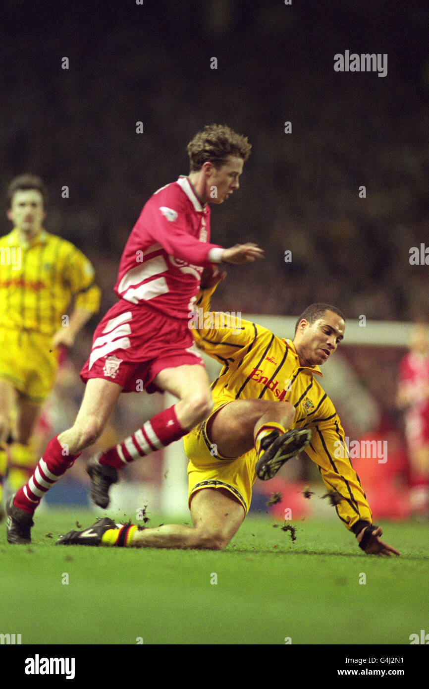 (l-r) Steve McManaman, Liverpool, and Gerry Harrison, Burnley Stock ...