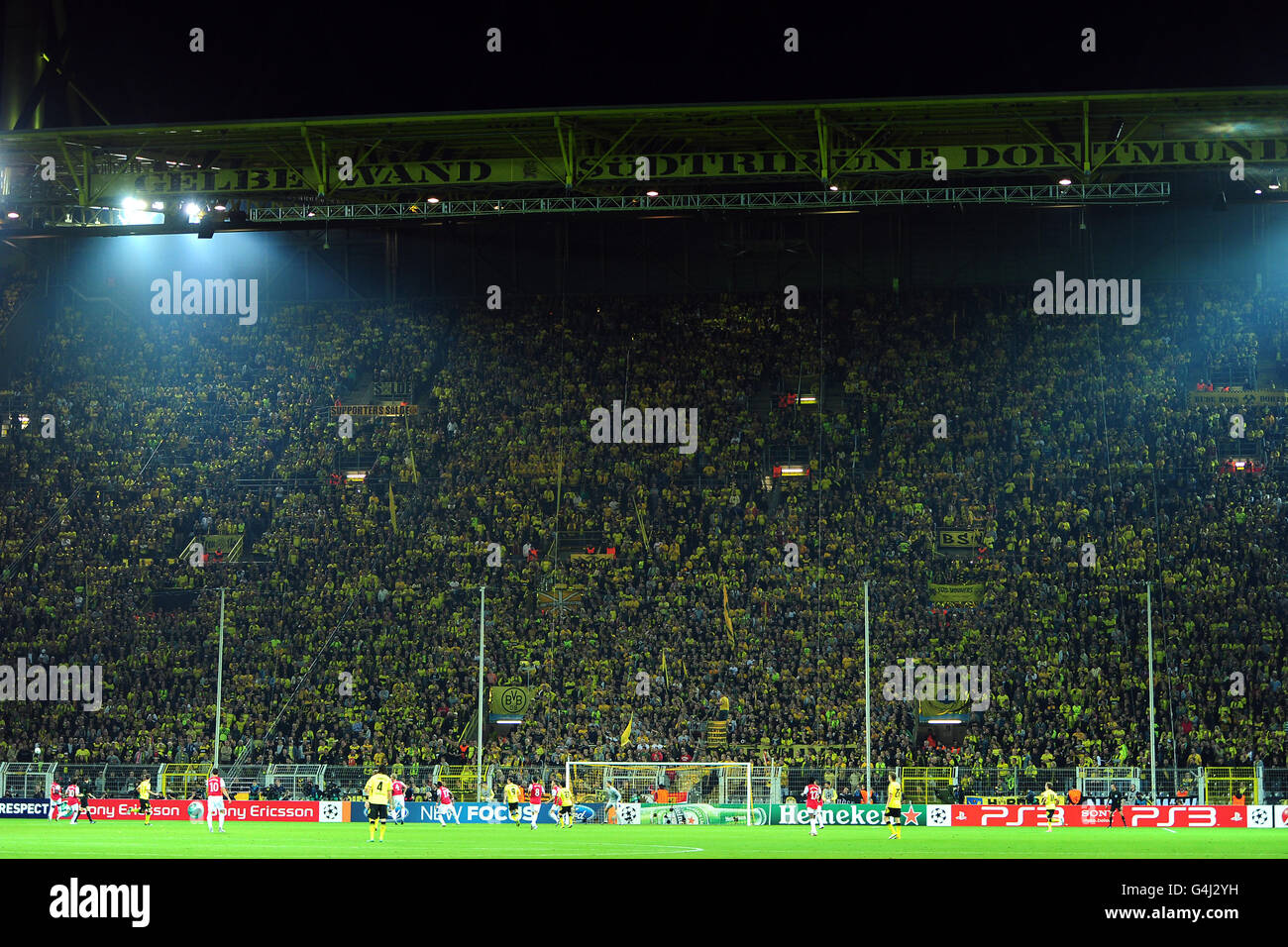 Borussia dortmund v arsenal hi-res stock photography and images - Alamy