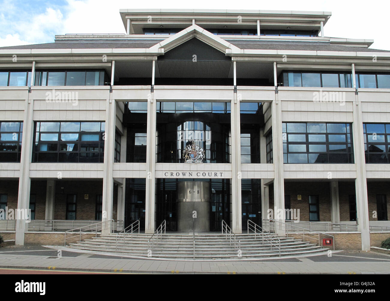 Exterior of kingston crown court hi-res stock photography and images ...