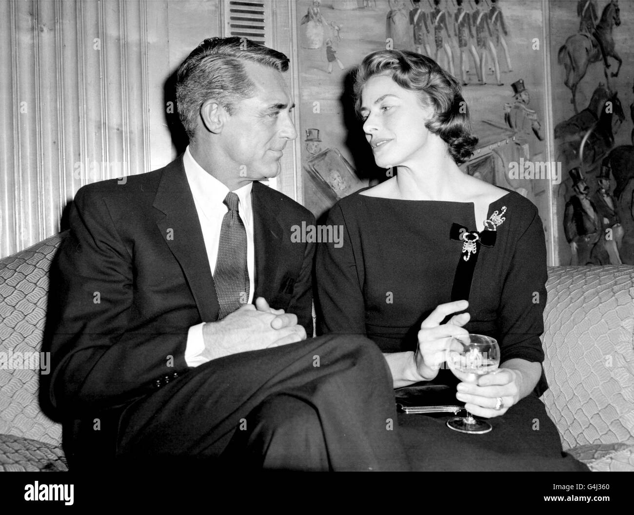 Pa news photo 13 11 57 ingrid bergman with cary grant hi-res stock ...