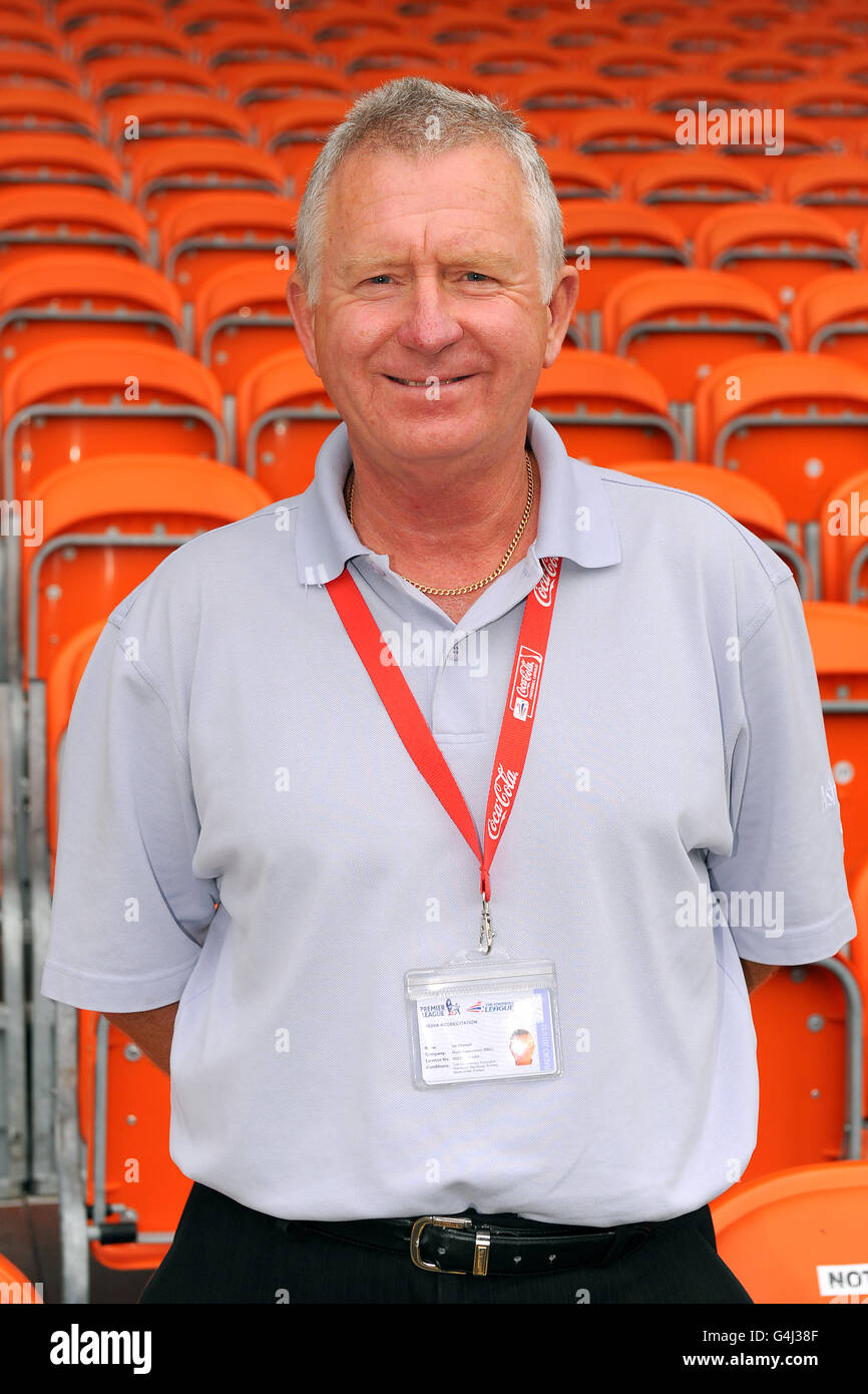 Commentator top half stock football hi-res stock photography and images ...