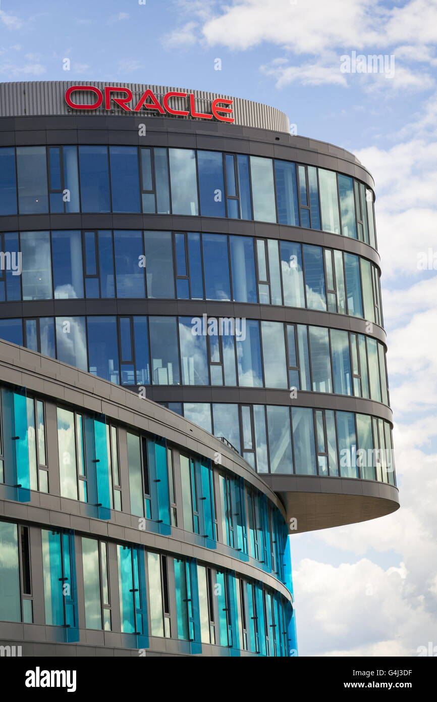 Headquarters oracle database management hi-res stock photography and ...