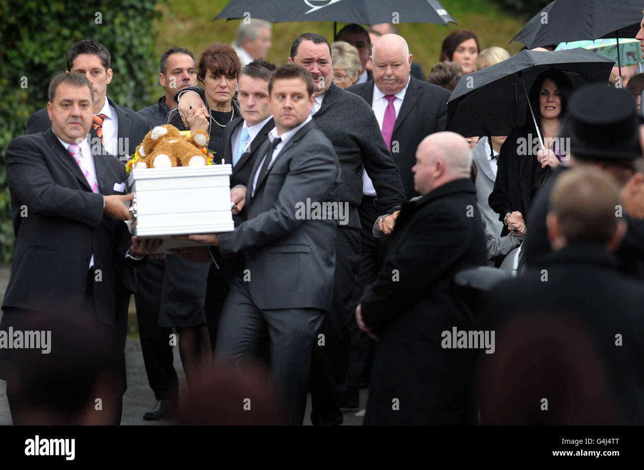 Harry Patterson's coffin is carried to his funeral at St John's Church ...