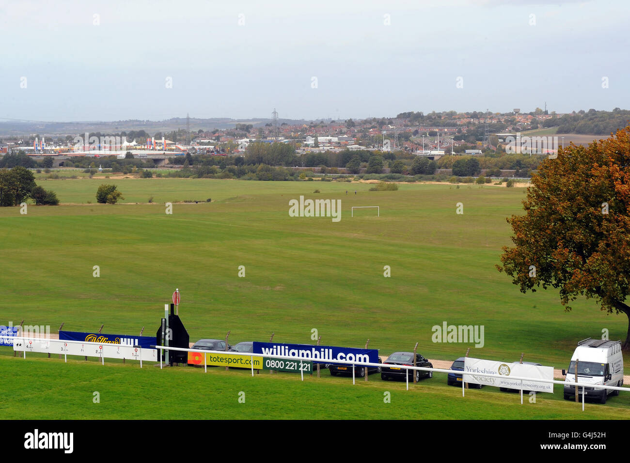 Pontefract racecourse general view hi-res stock photography and images ...