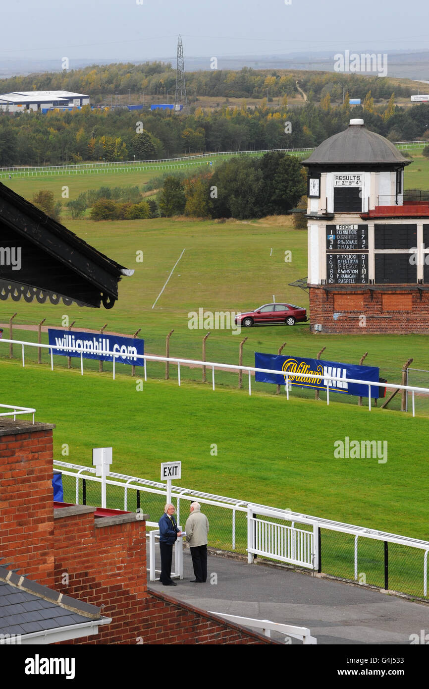 Pontefract racecourse general view hi-res stock photography and images ...