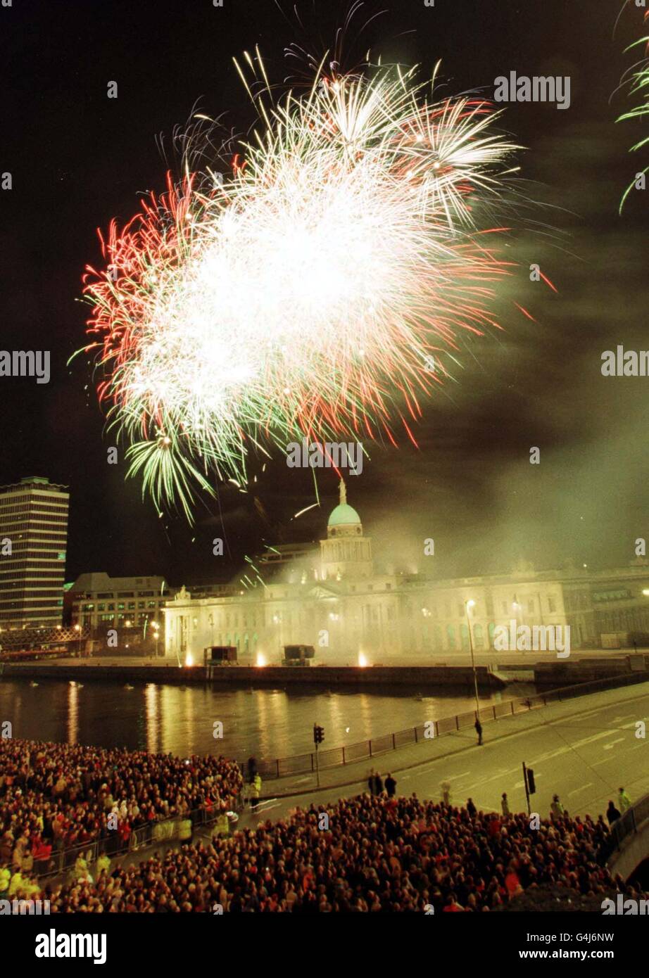 Millennium dublin fireworks hi-res stock photography and images - Alamy