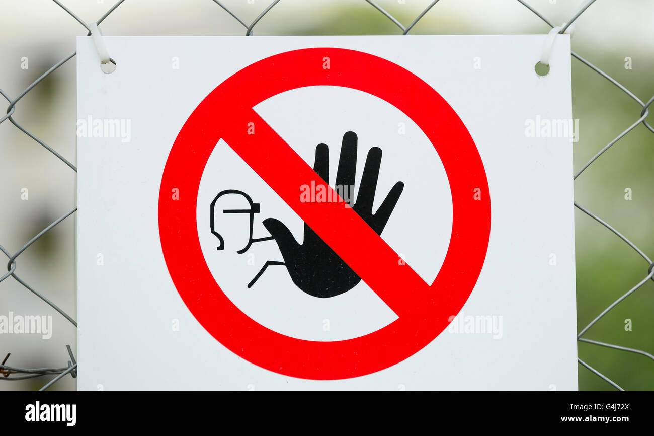 No Entry Sign on Wire Fence Stock Photo - Alamy