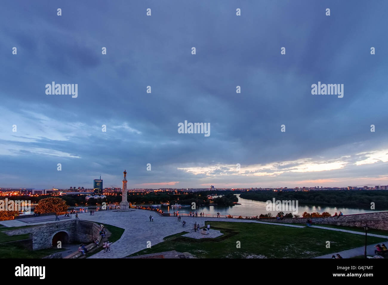 Belgrade fortress and panorama view on victor monument at night Stock ...