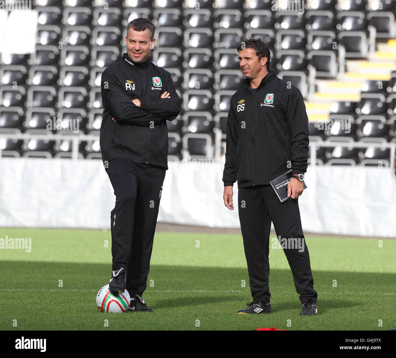 Wales' Manager Gary Speed (right) and coach Raymond Verheijen (left ...