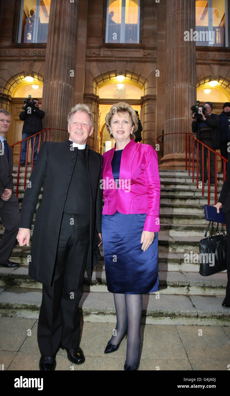 Conversations across walls and borders hi-res stock photography and ...