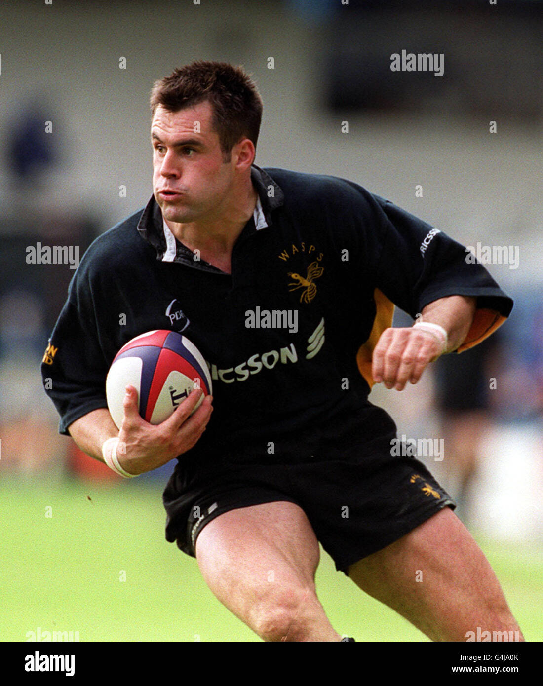 Wasps kenny logan in action against gloucester at loftus road hi-res ...