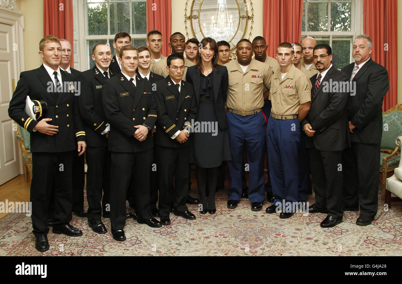 Poses with the us marine corps usmc boxing team hi-res stock ...