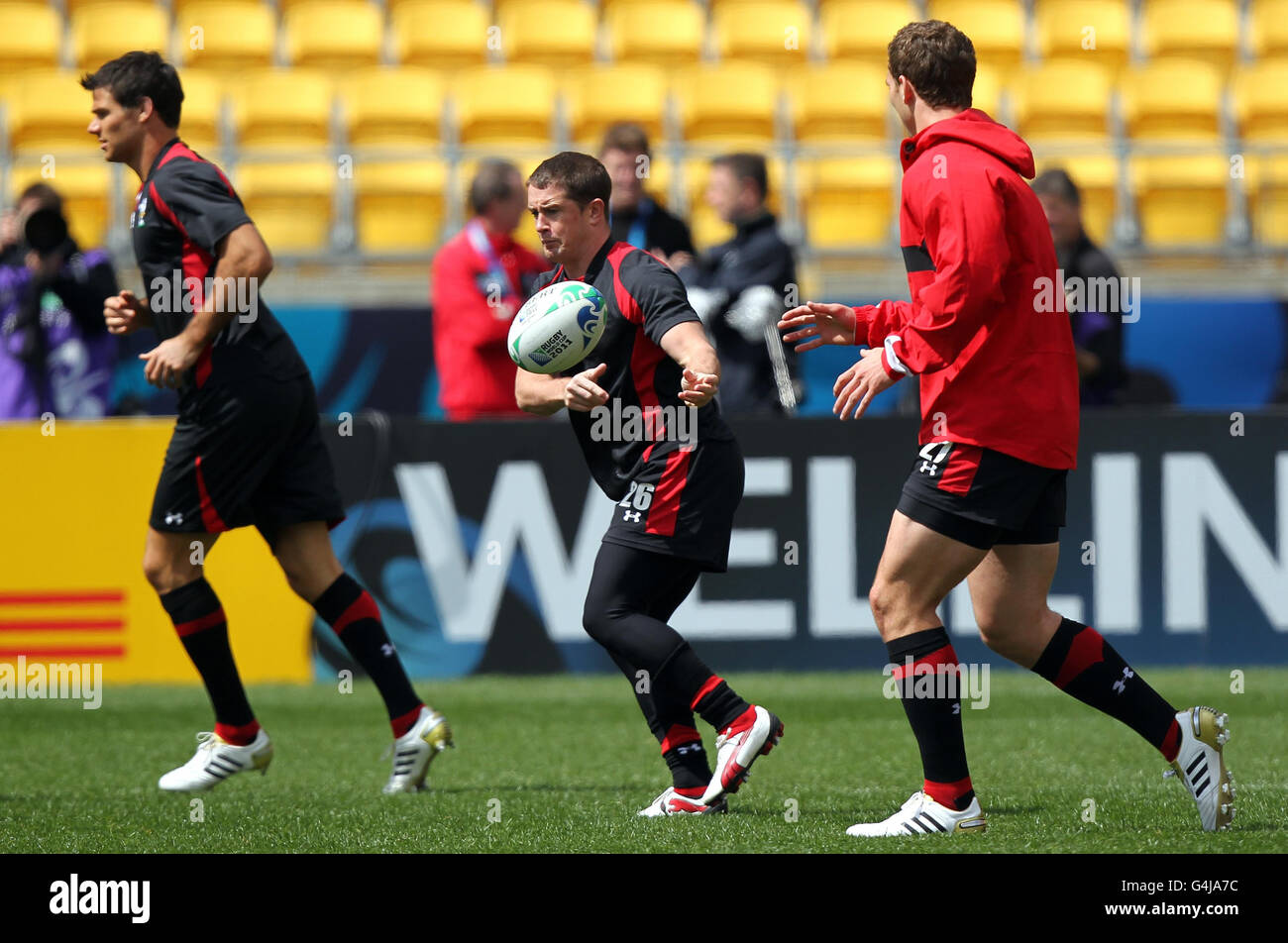 Wales shane williams rugby world cup hi-res stock photography and ...
