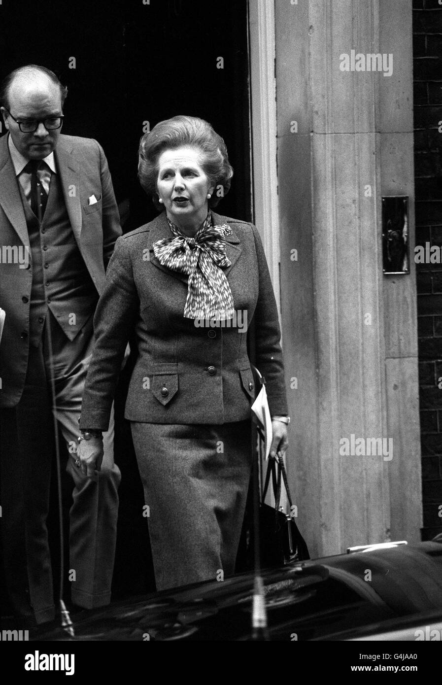 Margaret thatcher leaving 10 downing hi-res stock photography and ...