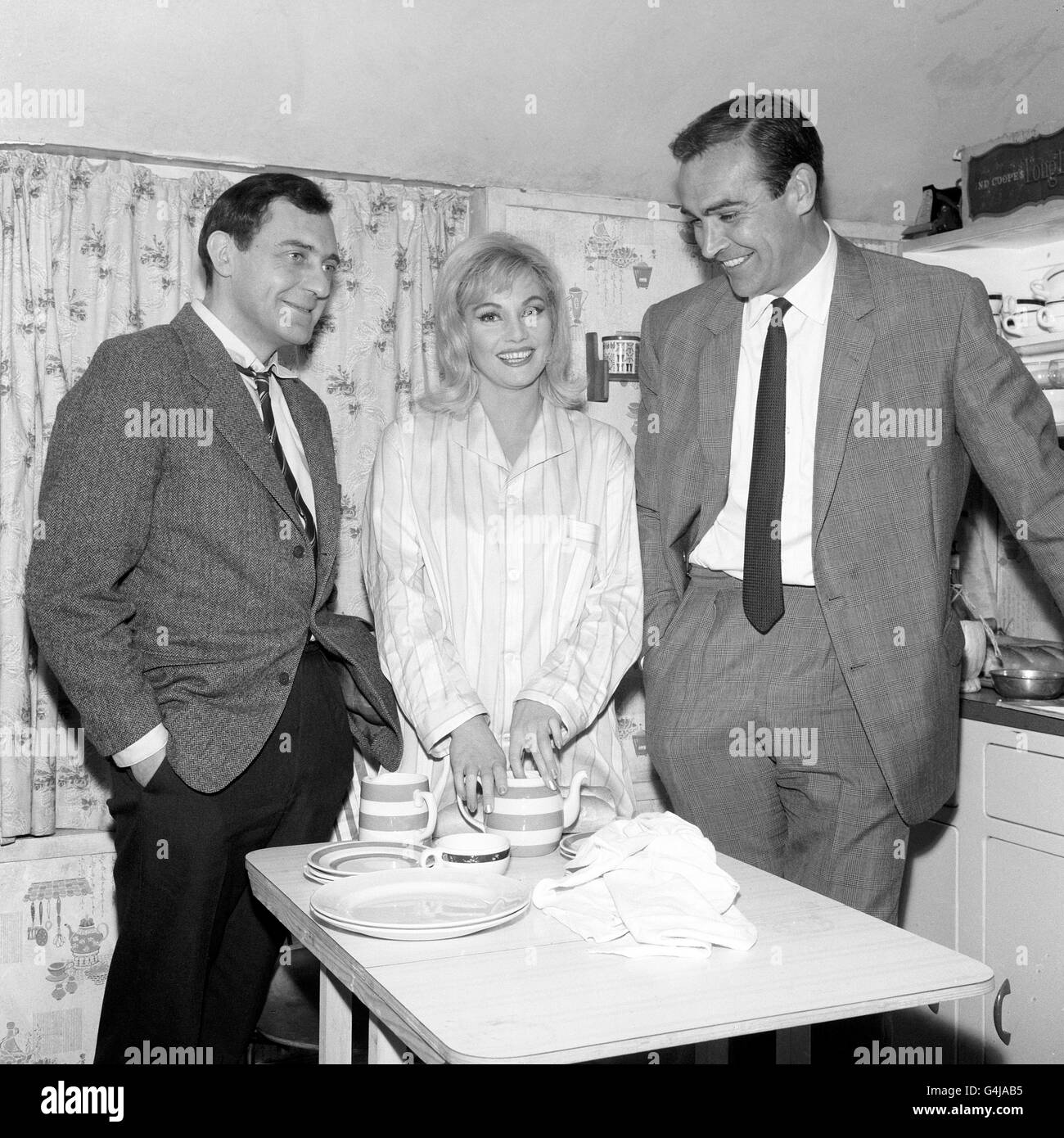 Sean connery diane cilento hi-res stock photography and images - Alamy